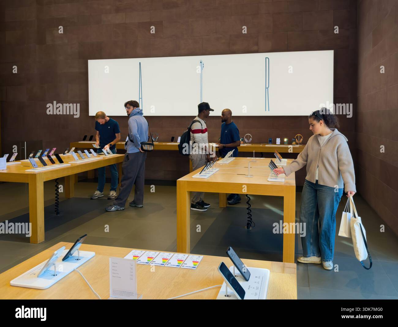 View table during 2025 hi-res stock photography and images - Alamy