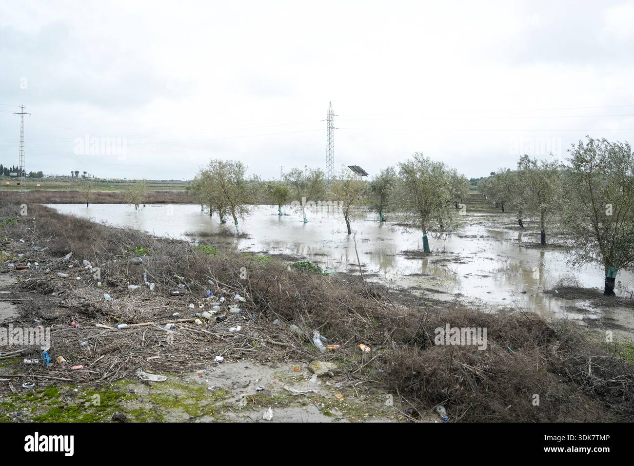 Images of the remains of the overflowing of the Saladillo stream as it ...