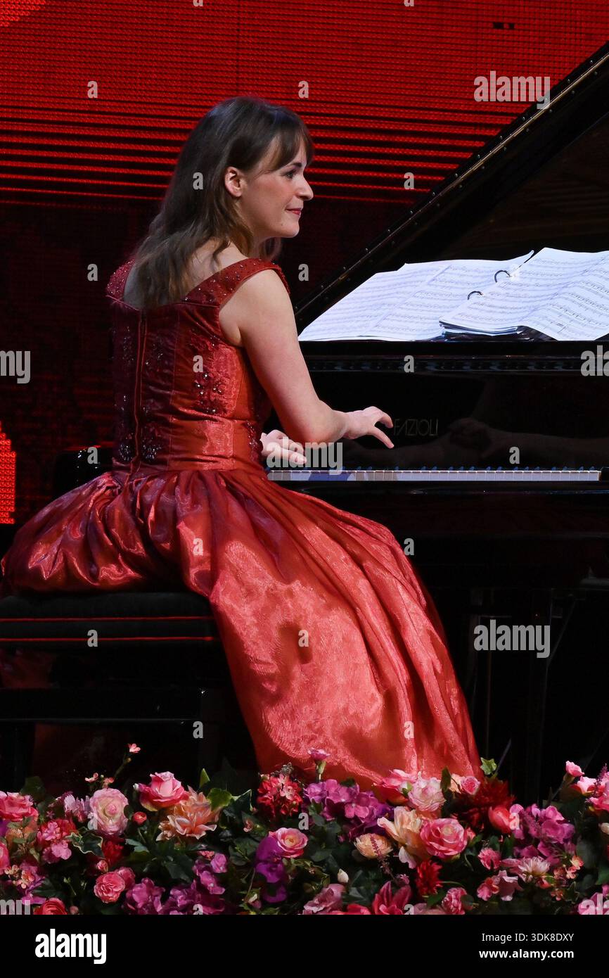 Musicians performs with his Johann Strauss Orchestra of André Rieu ...