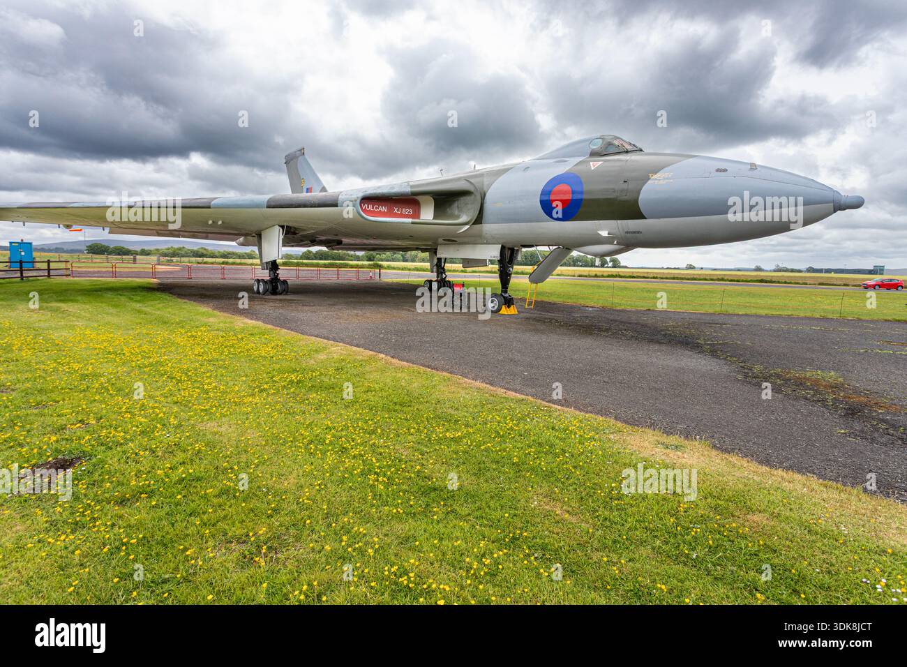 The Avro Vulcan B.2A (MRR) Bomber XJ823 on loan to the Solway Aviation ...