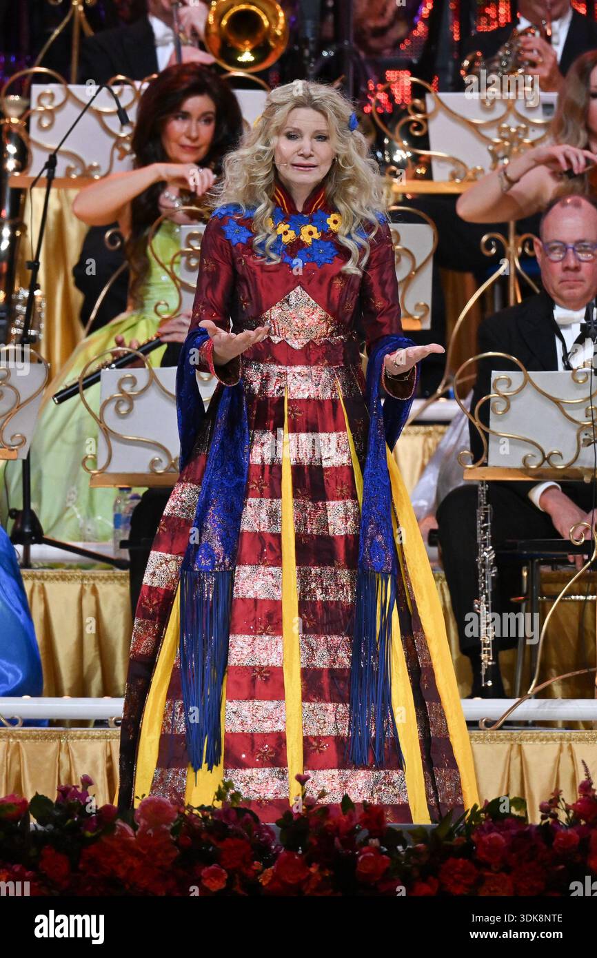 Musicians performs with his Johann Strauss Orchestra of André Rieu ...
