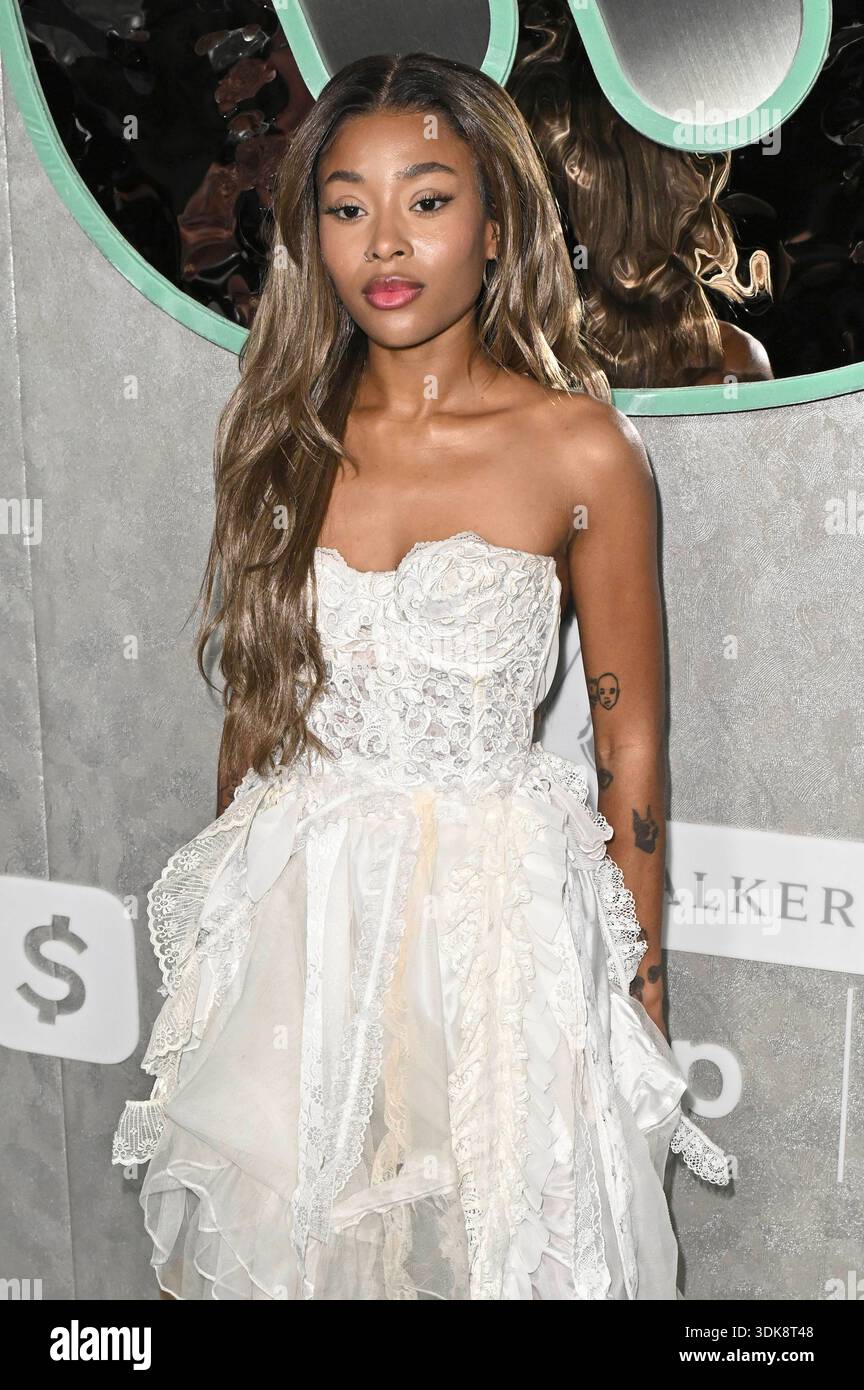 Maya Jan bei der Warner Music Group Grammy Awards Party am Sunset Blvd ...