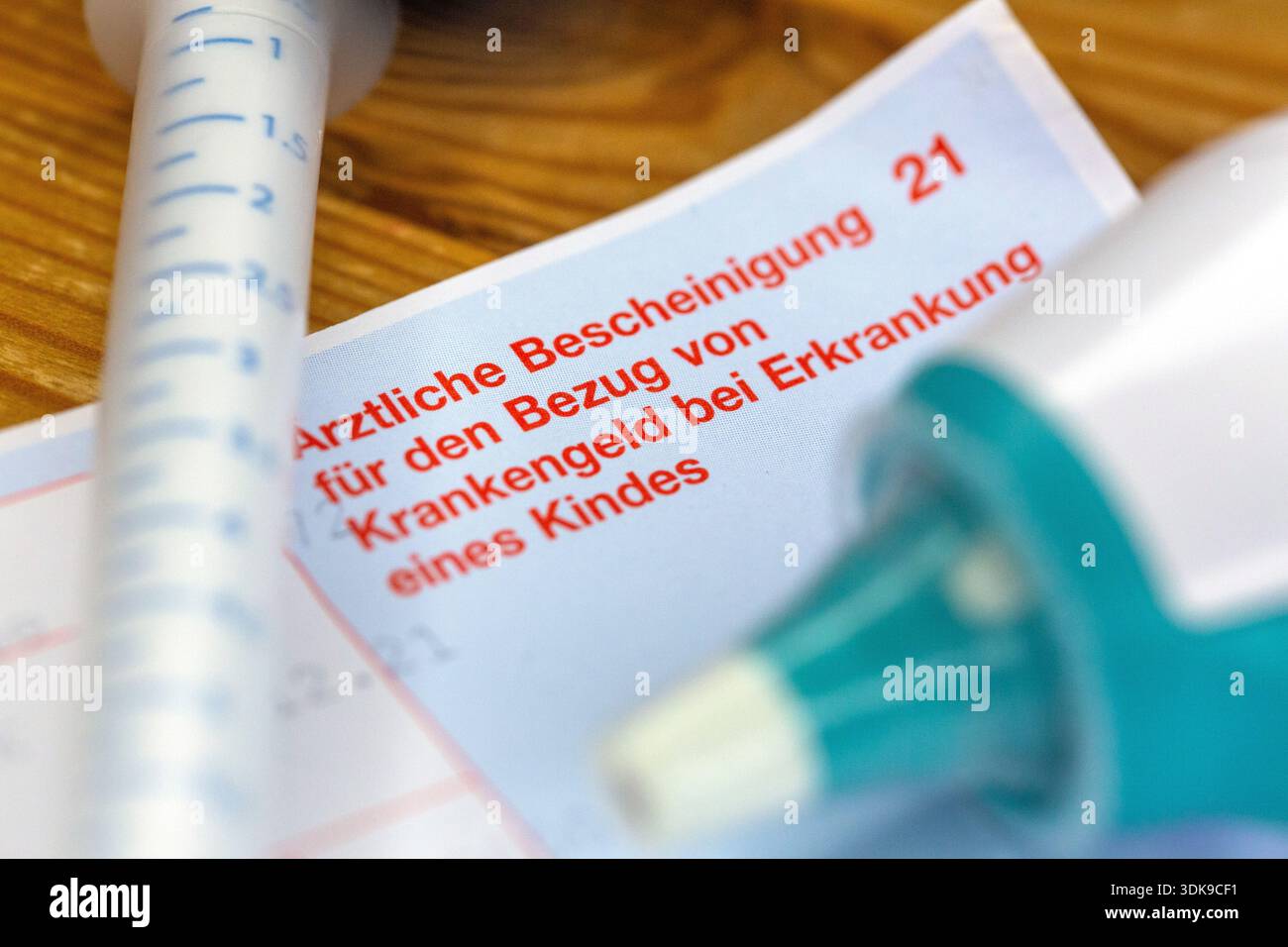 ILLUSTRATION - 26 November 2025, Berlin: On a table are a doctor's ...