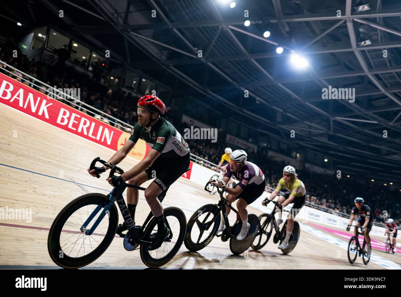 30 January 2026, Berlin: Cycling: Six-day race, Madison, endurance men ...