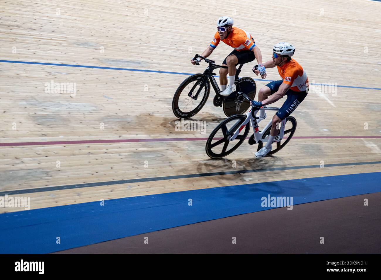 30 January 2026, Berlin: Cycling: Six-day race, Madison, endurance men ...