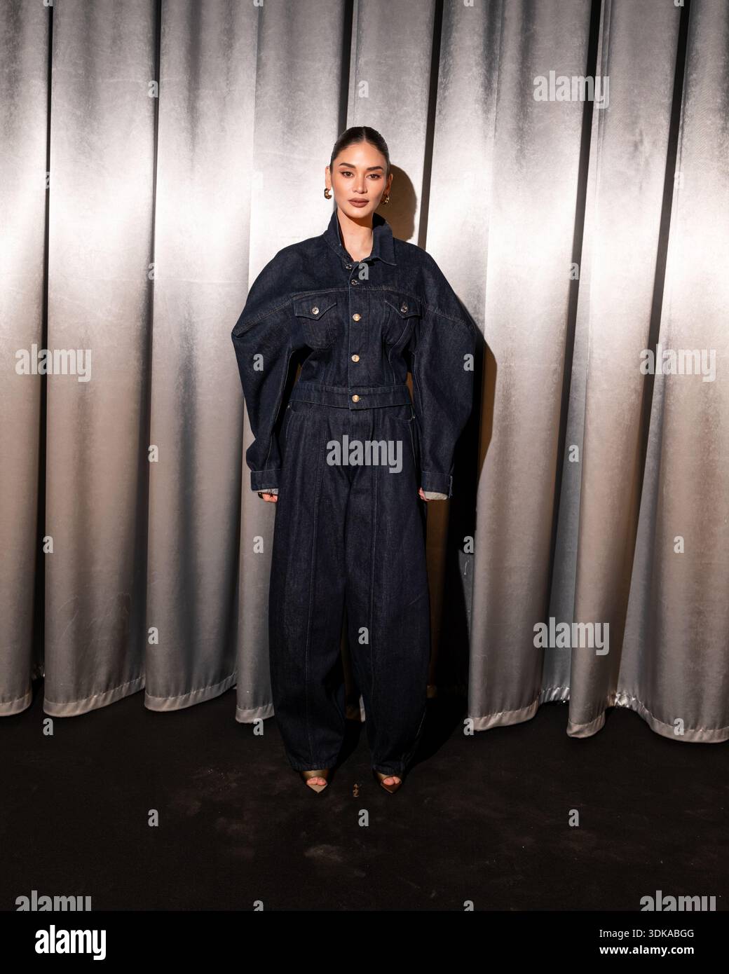 Pia Wurtzbach Paris Haute Couture SS 2026 Viktor & Rolf fashion show ...