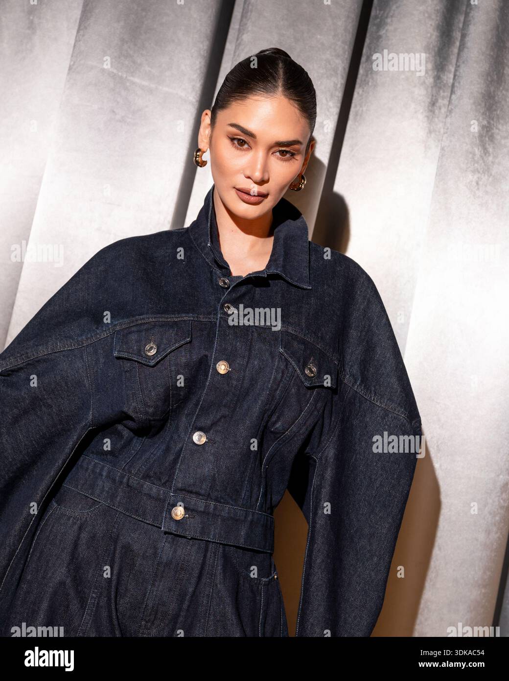 Pia Wurtzbach Paris Haute Couture SS 2026 Viktor & Rolf fashion show ...