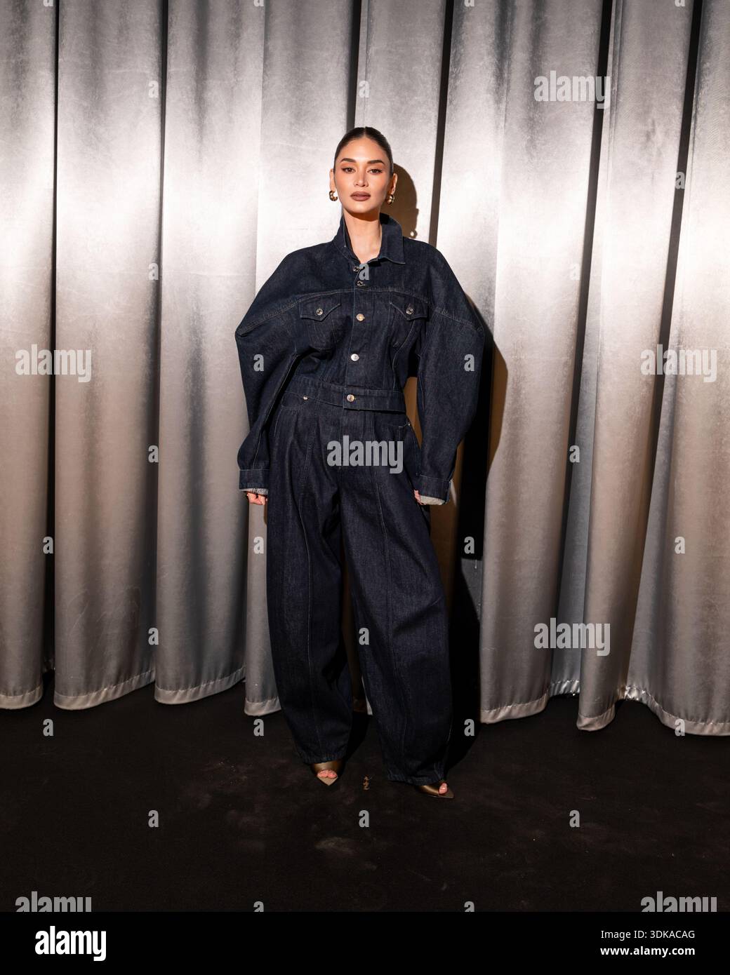 Pia Wurtzbach Paris Haute Couture SS 2026 Viktor & Rolf fashion show ...