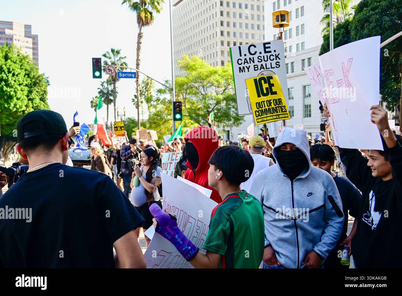 Thousands gather in front of Los Angeles City Hall in response to ...