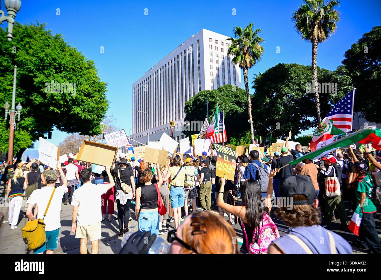 Thousands gather in front of Los Angeles City Hall in response to ...