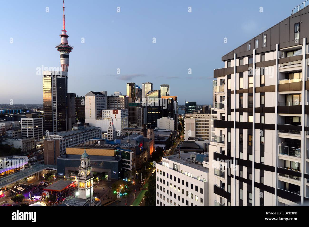 Dusk view of Auckland city centre skyline with Sky Tower and ...