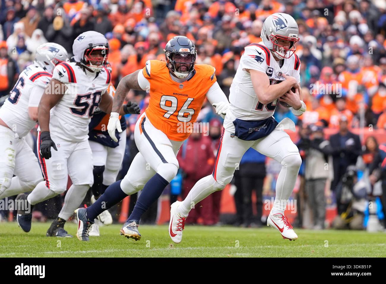 New England Patriots quarterback Drake Maye (10) runs to the end zone ...