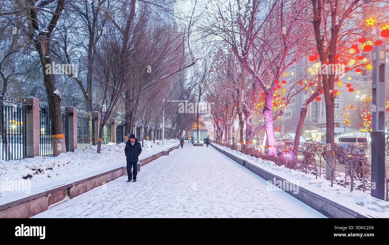 The snow-covered streets in Urumqi City, northwest China's Xinjiang ...