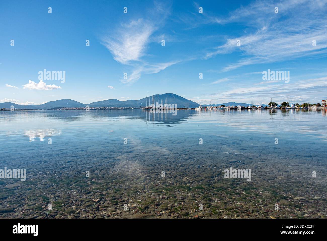 Spiegelung im Meer vor Nea Artakia am 27. Januar 2026. GREECE - EUBOEA ...