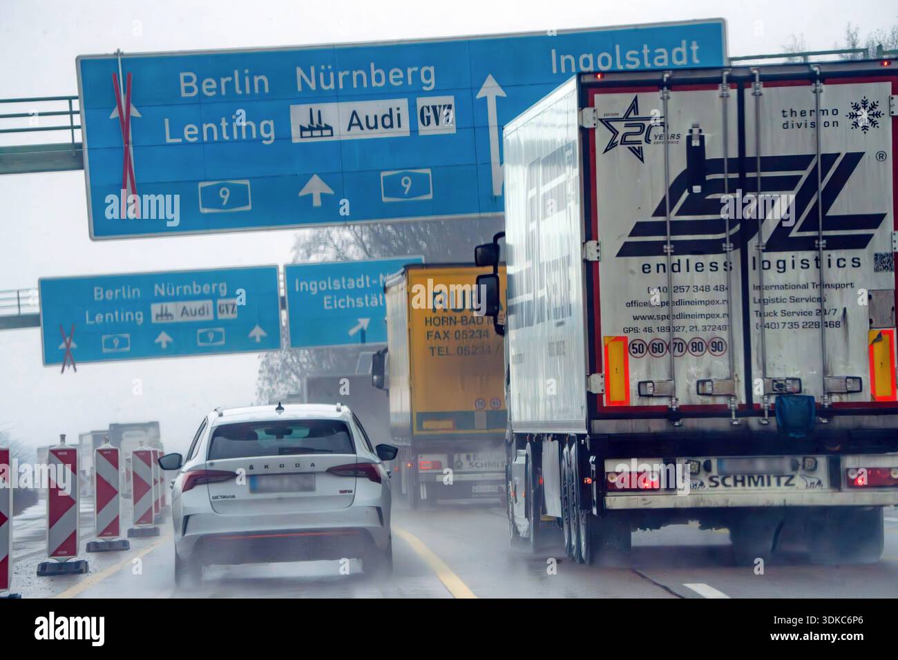 Baustellendurchfahrt hi-res stock photography and images - Alamy
