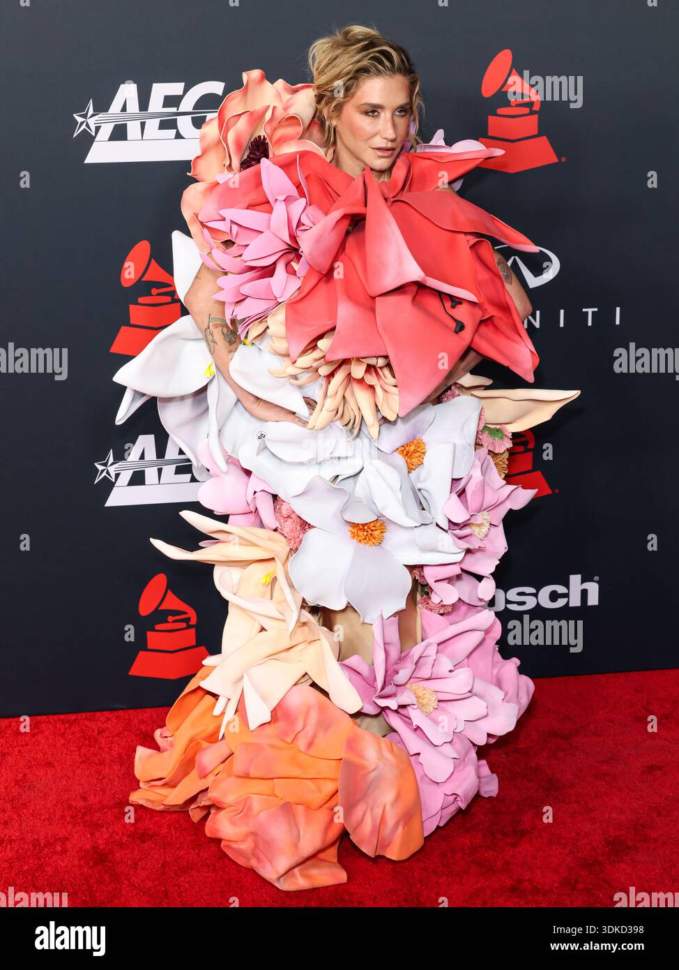 LOS ANGELES, CALIFORNIA, USA - JANUARY 30: Kesha Rose Sebert wearing ...