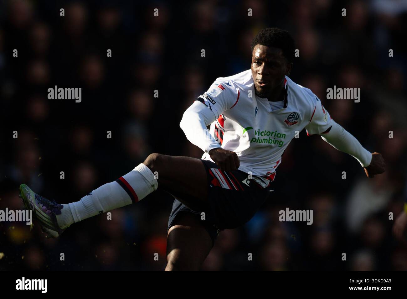 London, England. 31st Jan 2026. Bolton Wanderers' Jordi Osei-Tutu takes ...