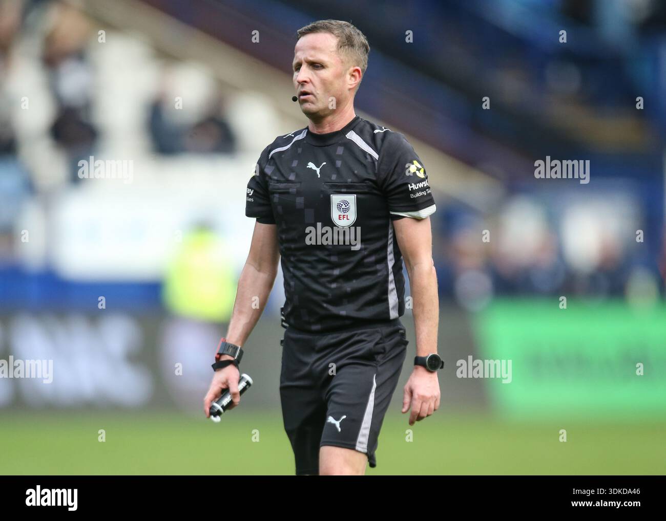 referee David Webb during the Sky Bet Championship match Sheffield ...