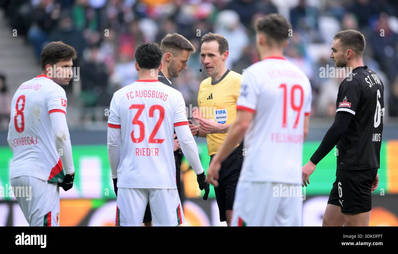from left: Elvis Rexhbecaj, Fabian Rieder (FC Augsburg), Karol Mets (St ...