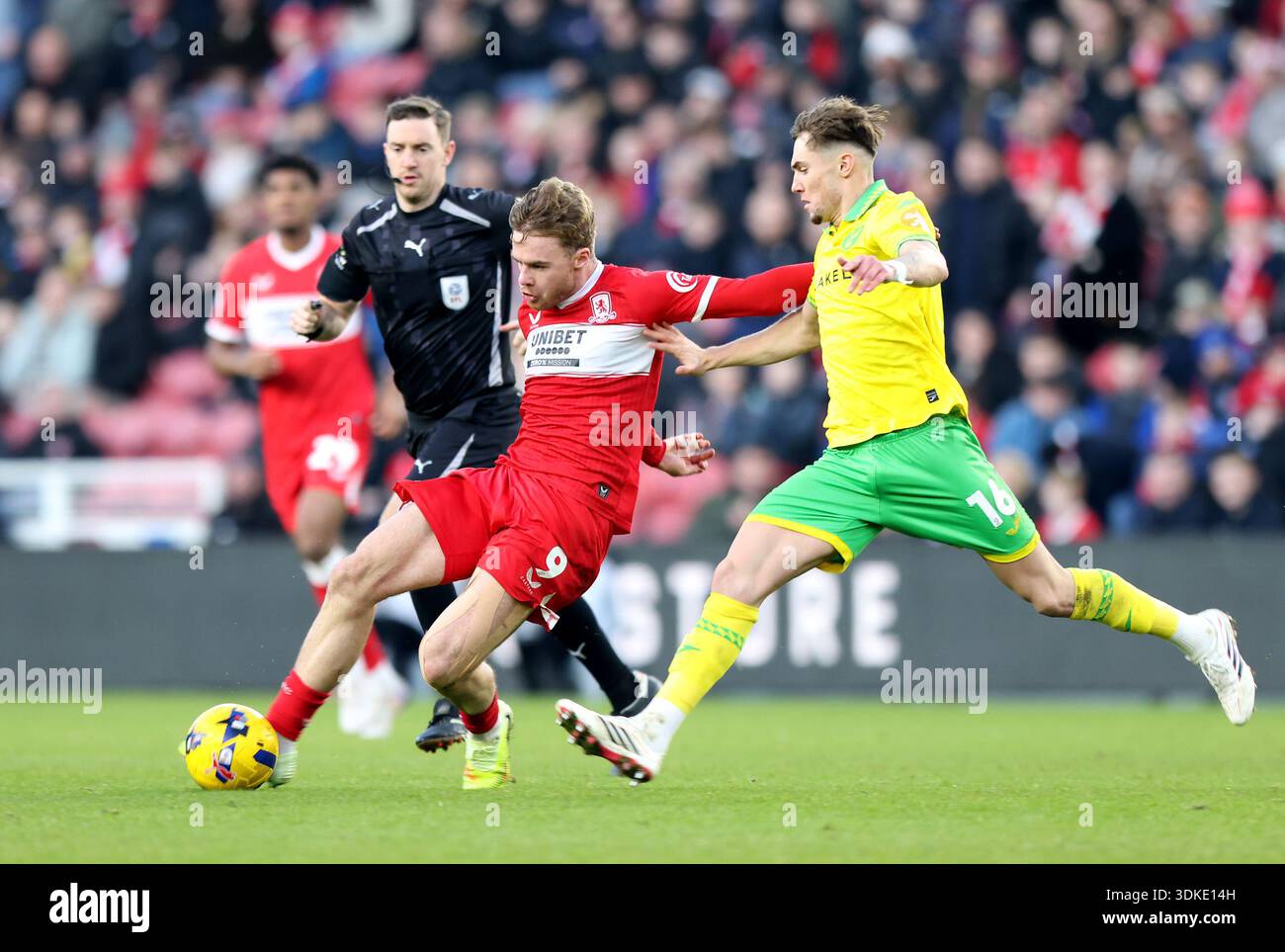 Middlesbrough's Tommy Conway (left) and Norwich City's Jacob Wright ...