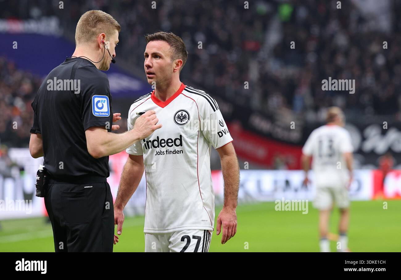 From left: referee Robert Schroeder, Mario Goetze (Frankfurt) Frankfurt ...
