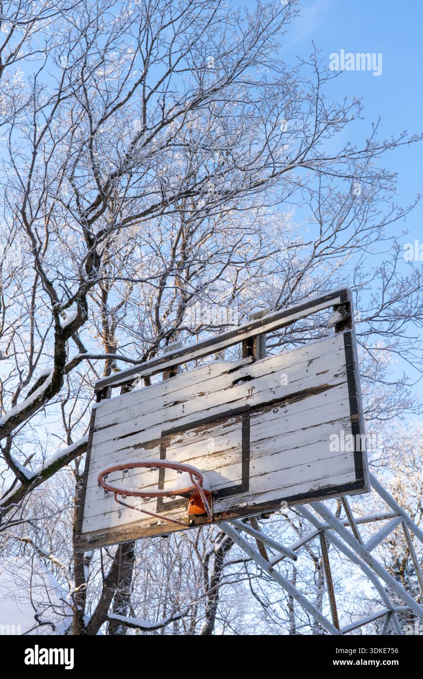 Lonely basketball hoop standing hi-res stock photography and images - Alamy