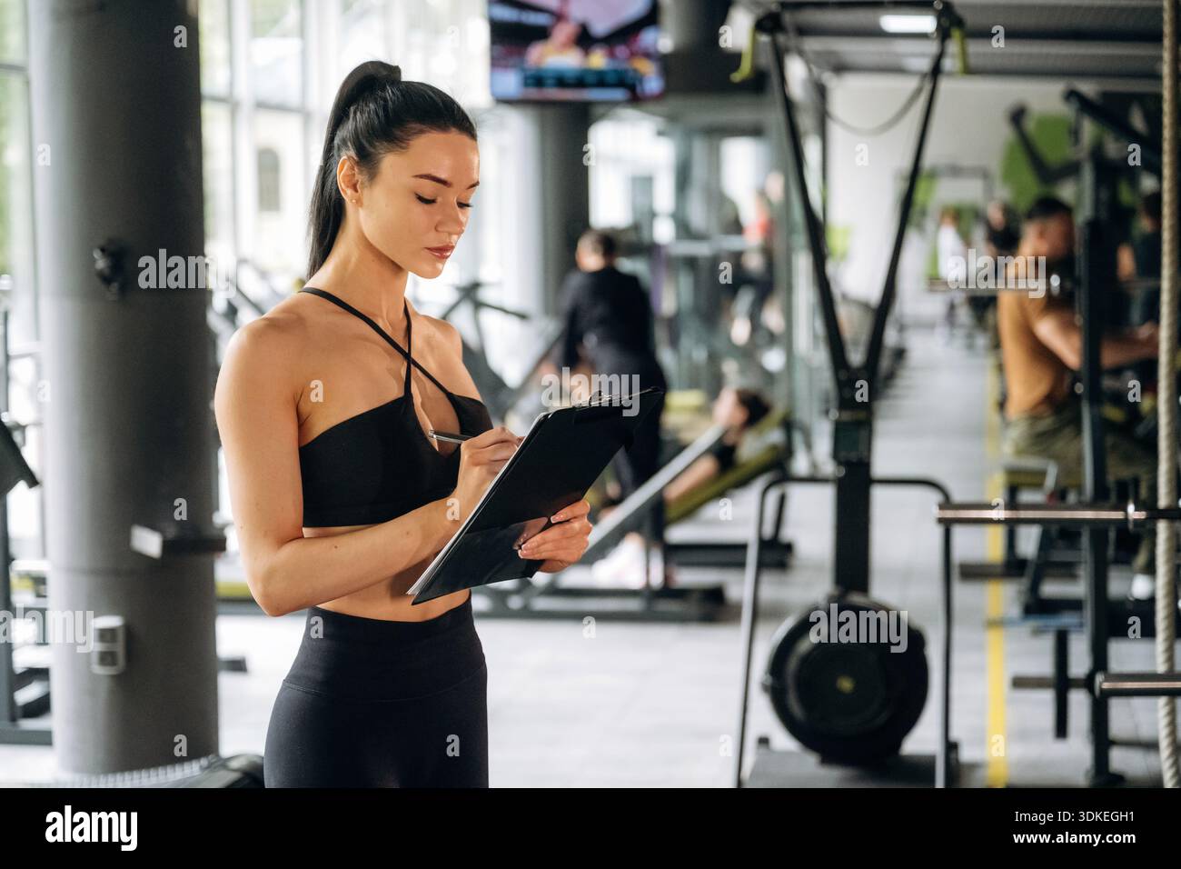 Notepad female trainer standing hi-res stock photography and images - Alamy