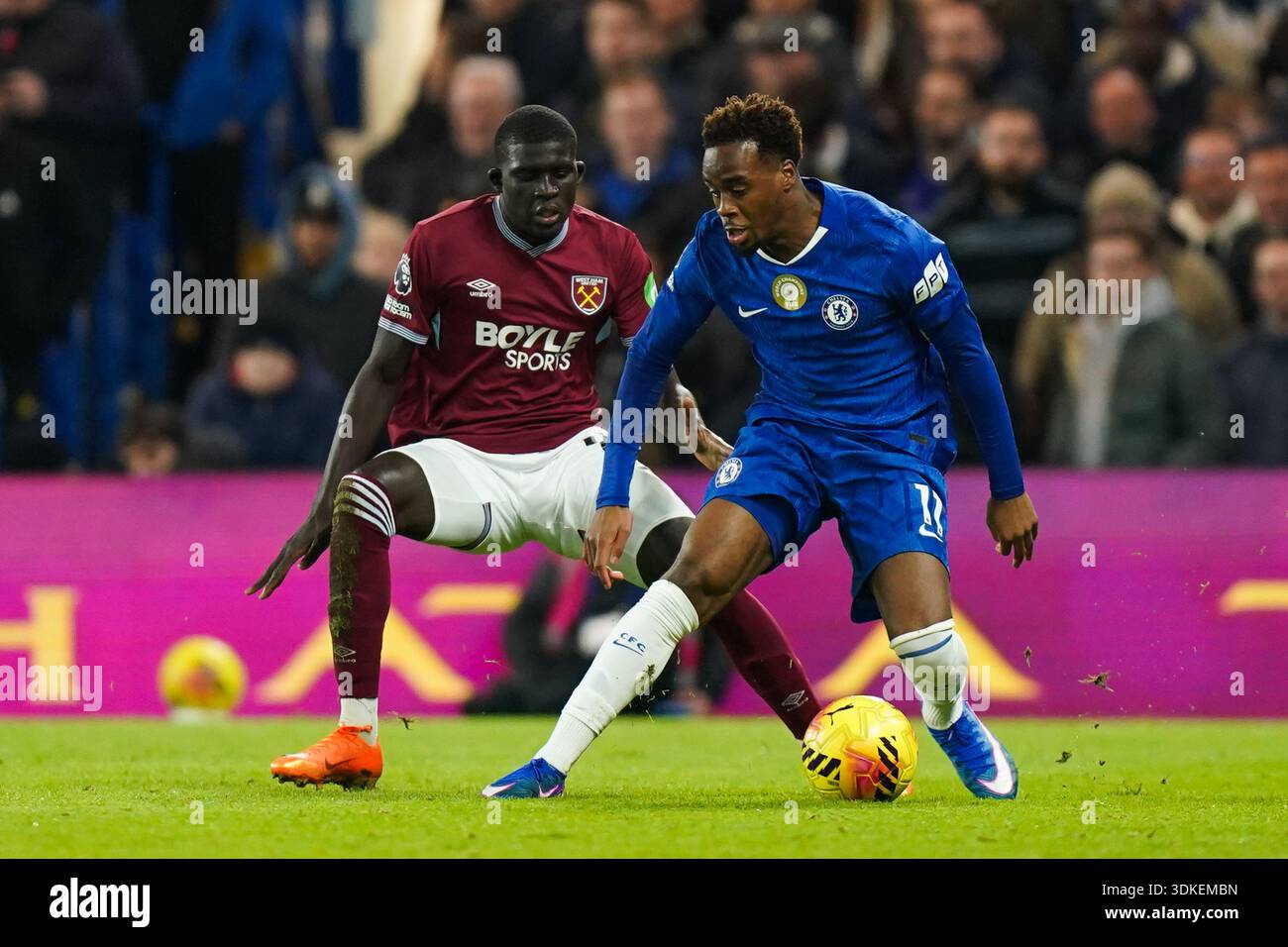 Jamie Gittens of Chelsea under pressure from El Hadji Malick Diouf of ...