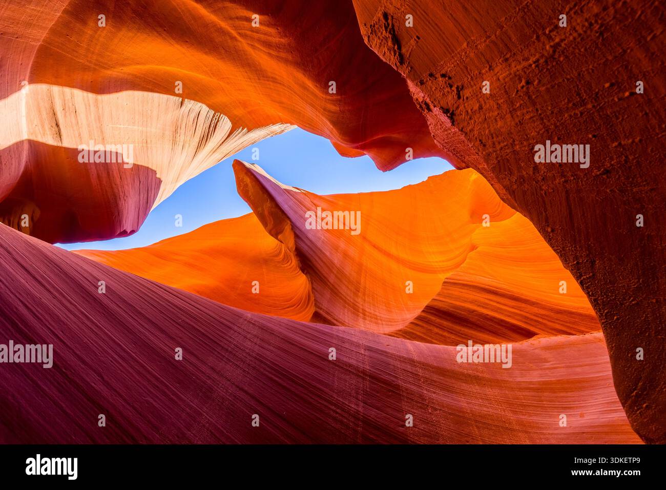 The smooth, undulating sandstone walls of Antelope Canyon in Arizona ...