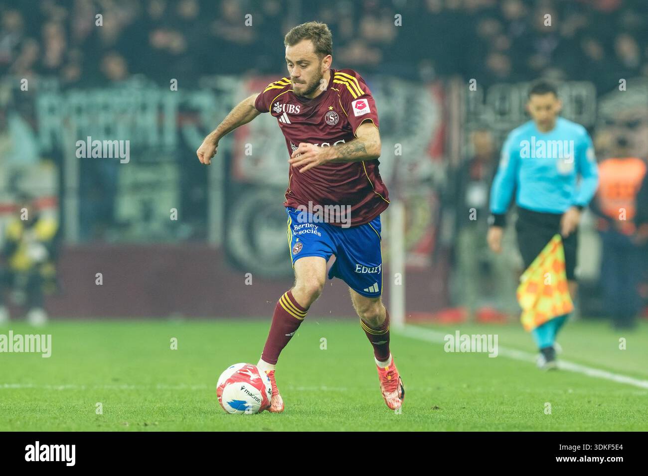 Timothe Cognat (8 Servette FC) controls the ball (action) during the ...