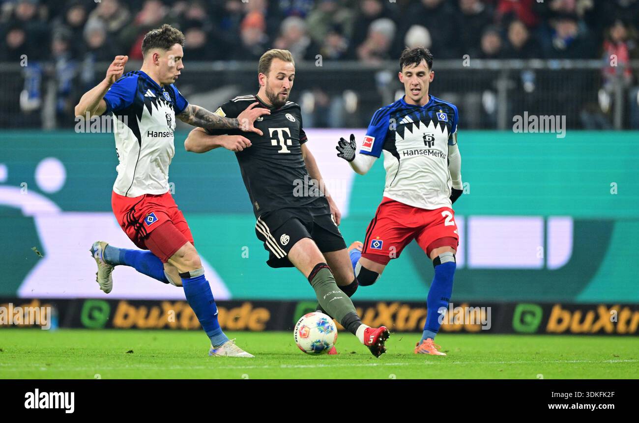 from left Nicolai Remberg, Harry Kane (Bayern), Nicolas Capaldo Hamburg ...