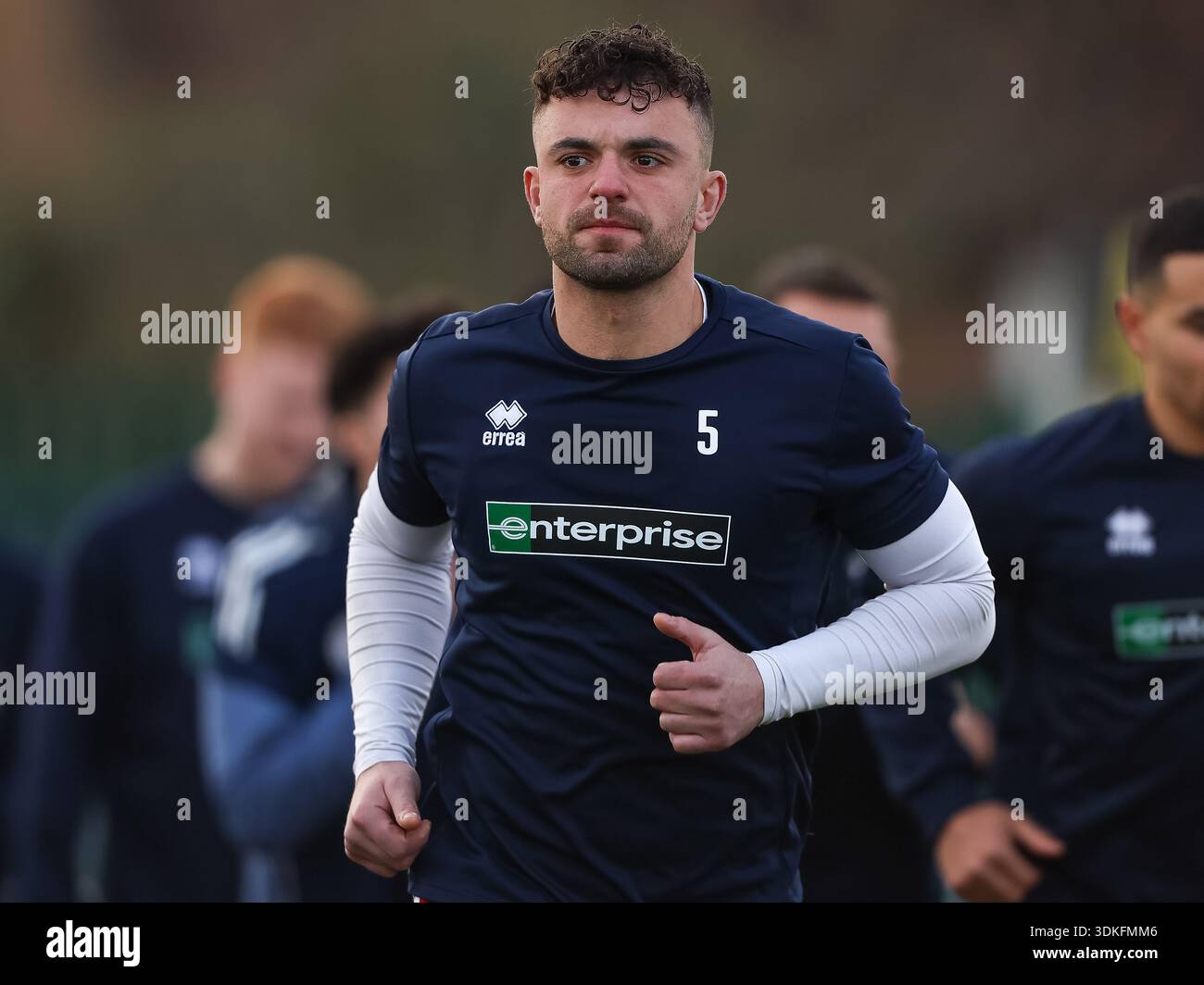LONDON, ENGLAND - JANUARY 31: Kyle Morrison of Brackley Town warms up ...