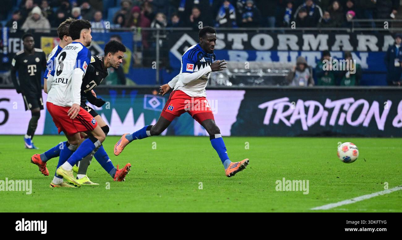 1:2 Goal, scored by Daniel Elfadli, goal scorer Luis Diaz (Bayern ...