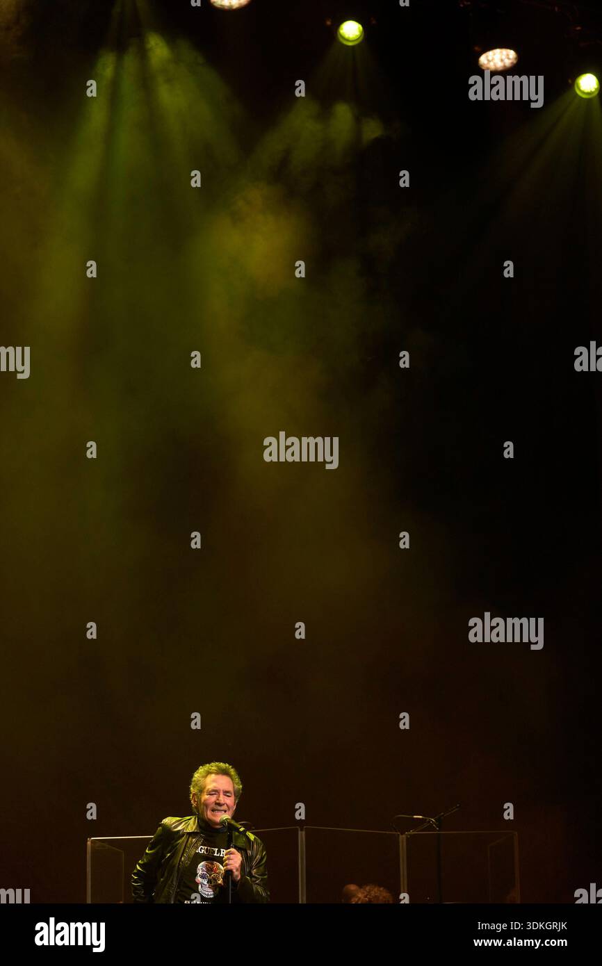 Miguel Rios performs on stage as part of 'El ultimo vals' tour at ...