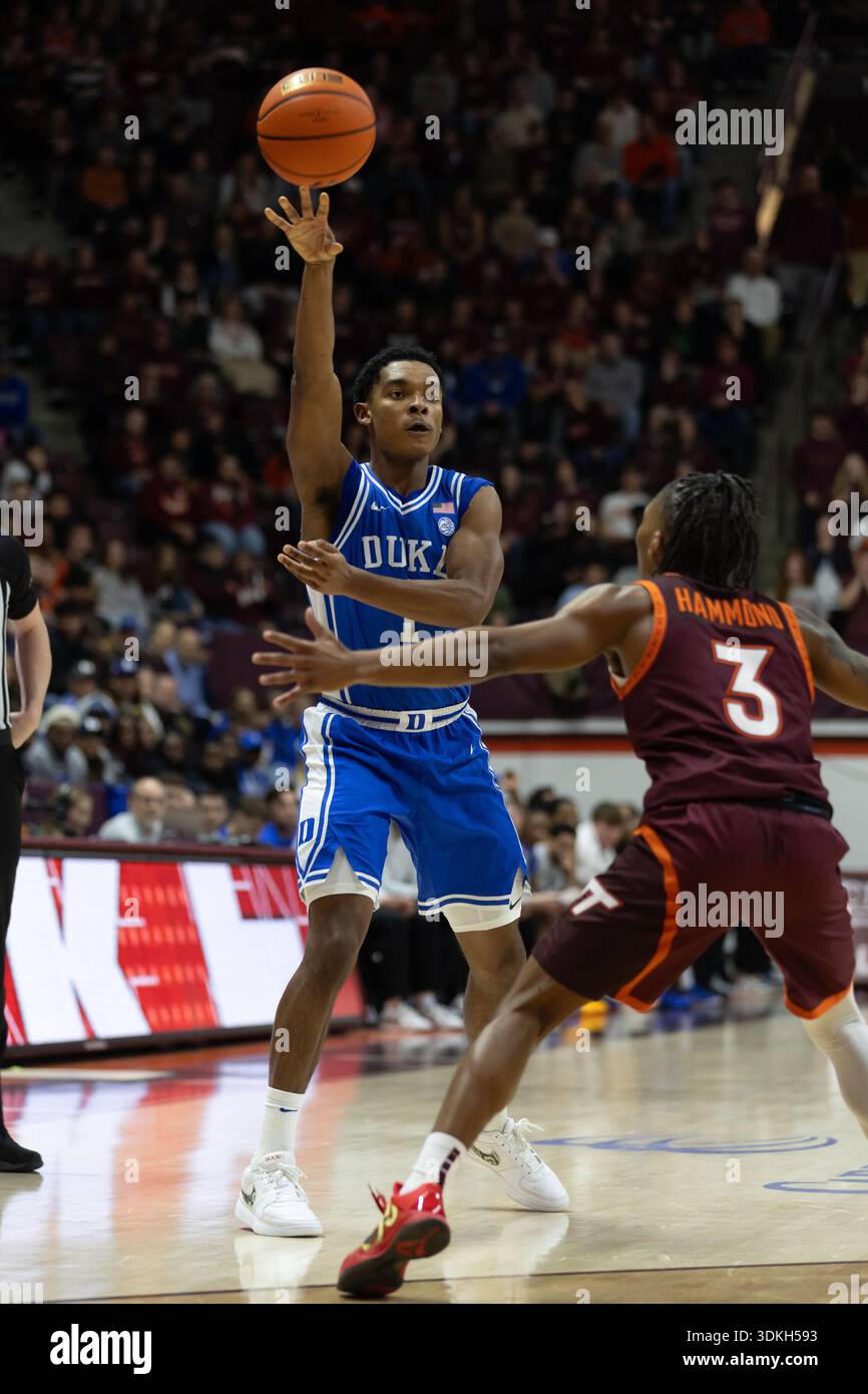 Duke Blue Devils guard Caleb Foster (1) passes the ball at Cassell ...