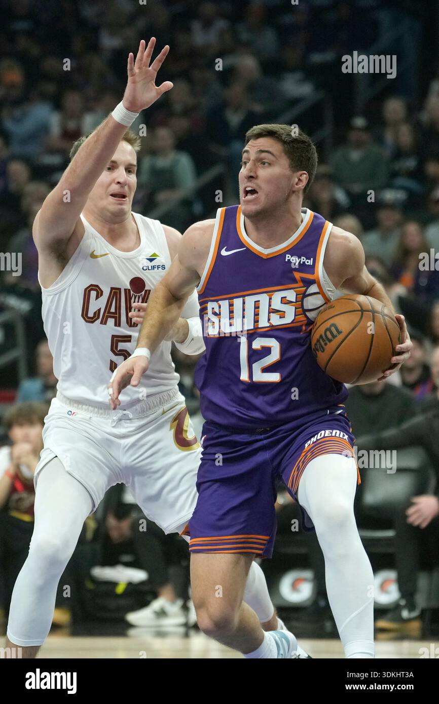 Phoenix Suns guard Collin Gillespie (12) drives past Cleveland ...