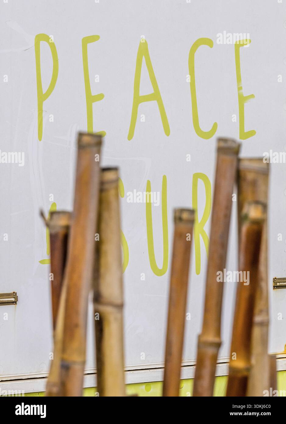 Peace graffiti font hi-res stock photography and images - Alamy