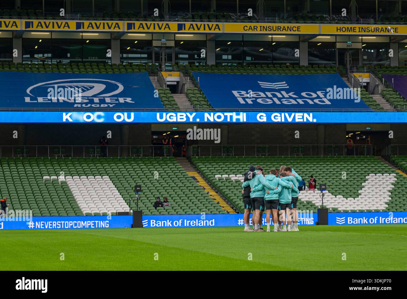 Action scrum huddle hi-res stock photography and images - Alamy