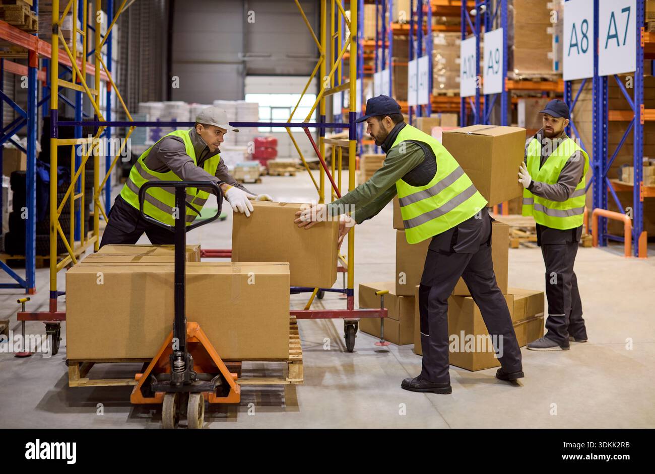 Loaders transport pallet boxes hi-res stock photography and images - Alamy