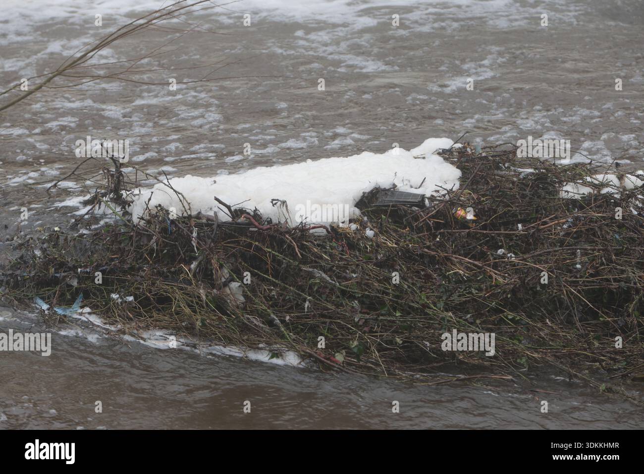 Dublin, Ireland - 31st January 2026: View of litter, debris and foam on ...