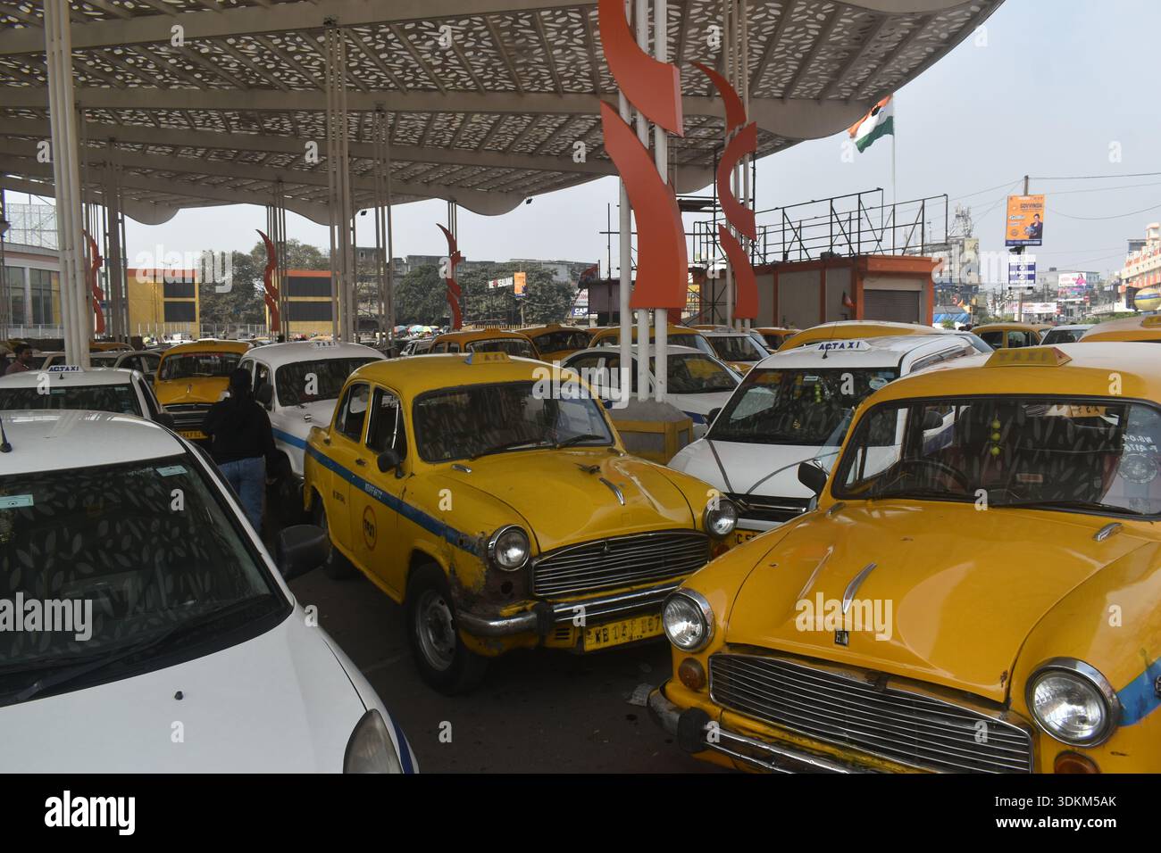 Market scenario during the Financial Budget of India in Kolkata. (Photo ...