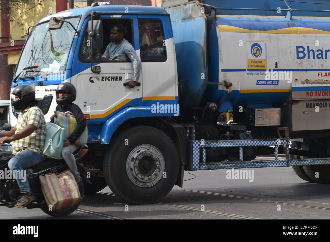 Market scenario during the Financial Budget of India in Kolkata. (Photo ...
