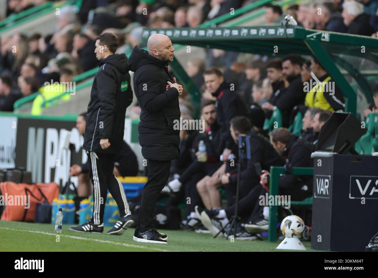 Hibernian manager David Gray reacts to a missed chance during the ...