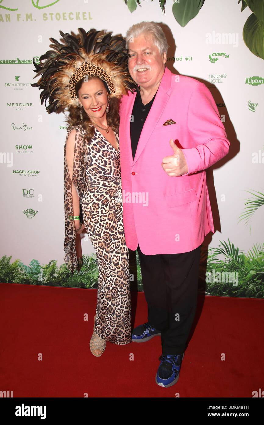 Berlin, 23..01.2026 Klaus Baumgart mit Ehefrau at Julian F. M. Stoeckel ...