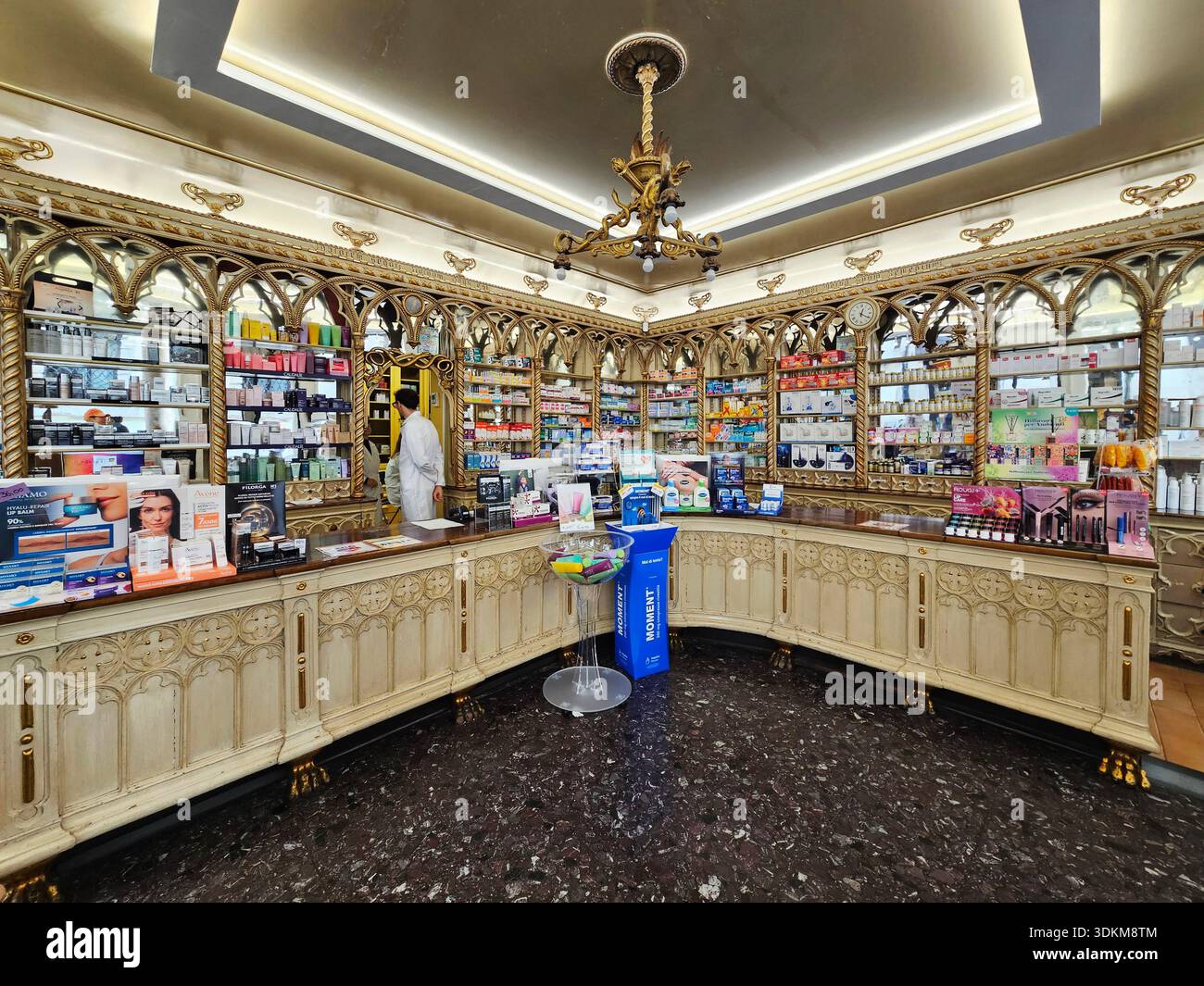Historic Ancient Pharmacy at the Cathedral known as Antica Farmacia Al ...