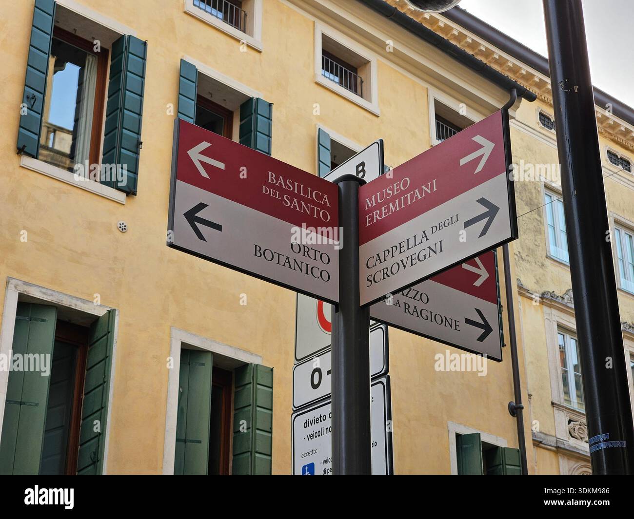 Basilica del santo padova signage hi-res stock photography and images ...
