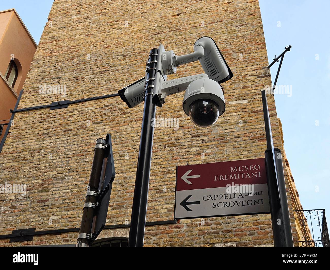 Security camera solutions italy hi-res stock photography and images - Alamy