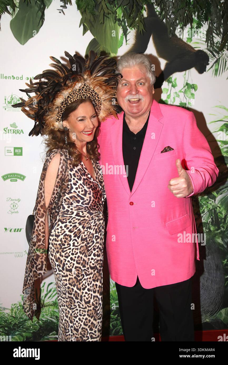 Berlin, 23..01.2026 Klaus Baumgart mit Ehefrau at Julian F. M. Stoeckel ...