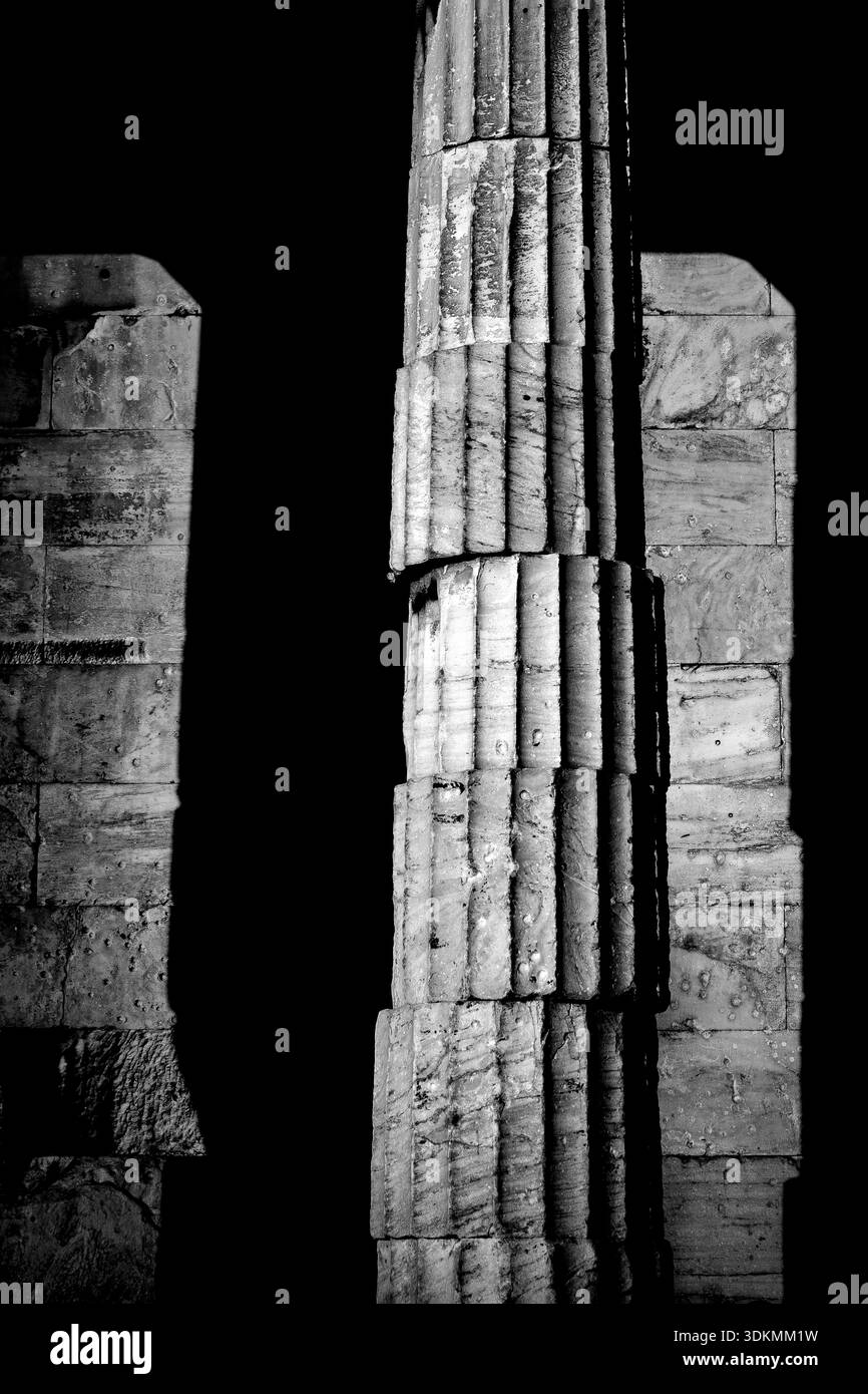 Doric greek Black and White Stock Photos & Images - Alamy