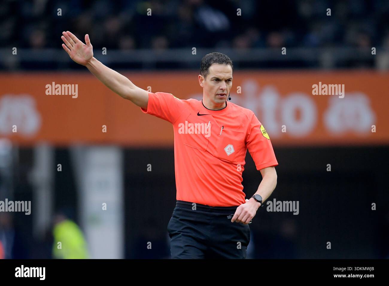 ALMELO, NETHERLANDS - FEBRUARY 1: referee Richard Martens during the ...